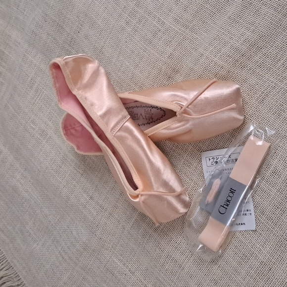 chacott | Shoes | Chacott Veronese Pink Silk Pointe Ballet Shoes Nwot ...